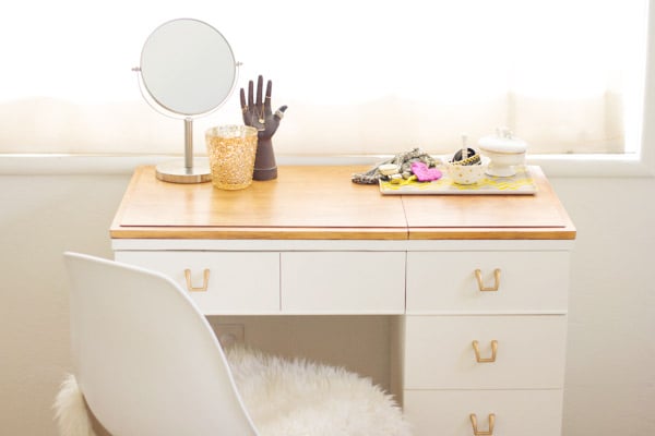 4 Ideas for a Unique Seated Vanity for Your Bathroom
